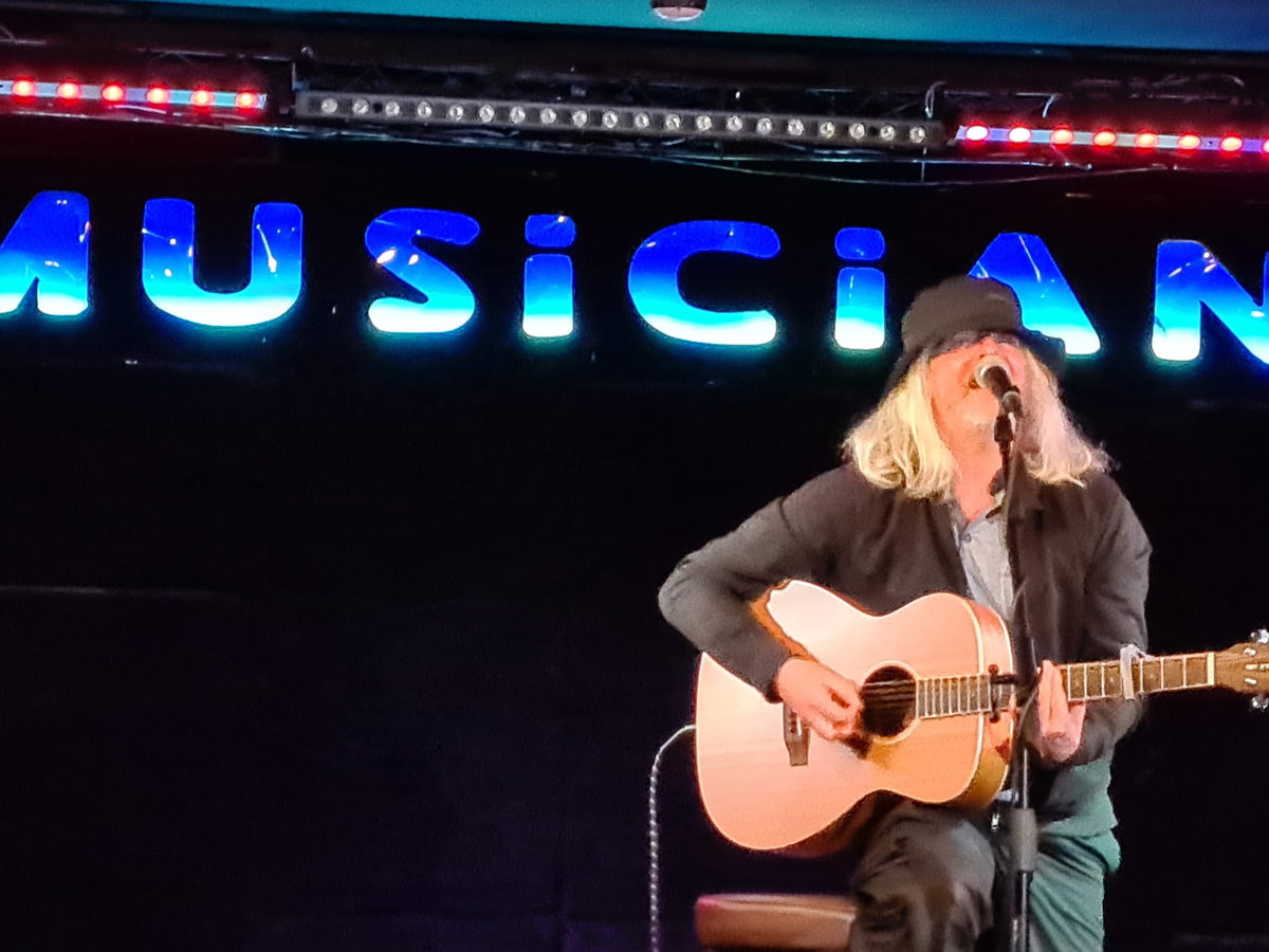John Bramwell sparkles at Leicester gig. 5/5 – River Soar Records